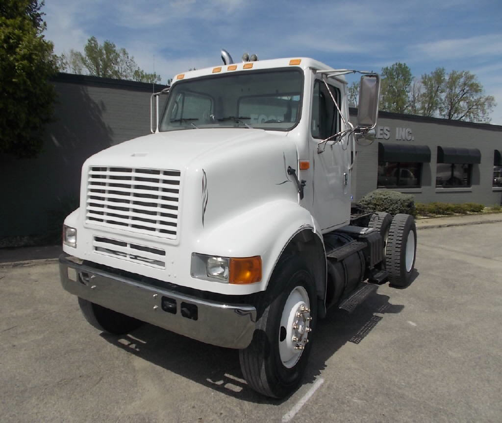 2001 International 8100